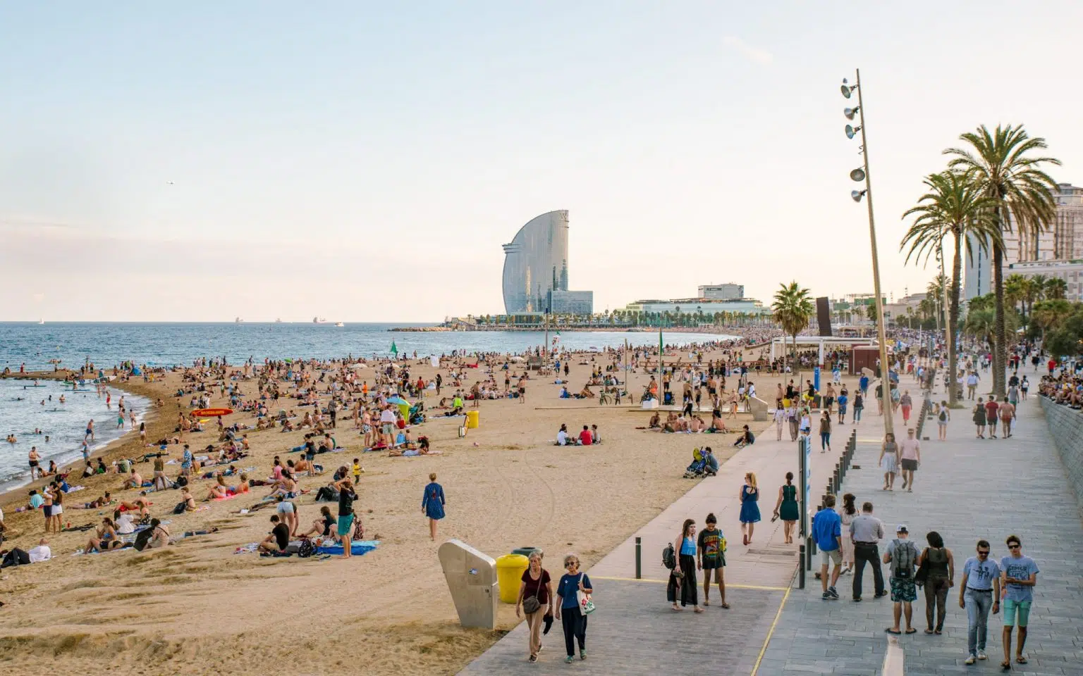 Barcelona New Year's Eve 2025: Epic Events & Traditions 🥳