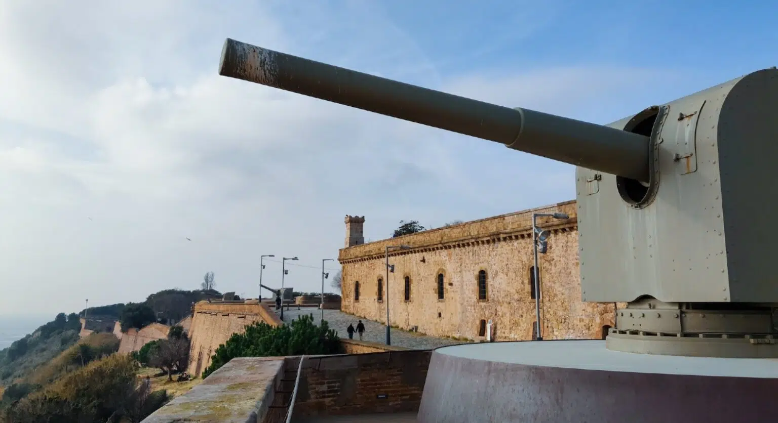 Understanding Barcelona Architecture: 16 Iconic Barcelona Buildings ...